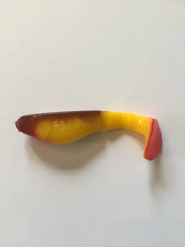 Relax Ripper Kopyto 5cm Gul/Brun Röd Svans | Jigg.se